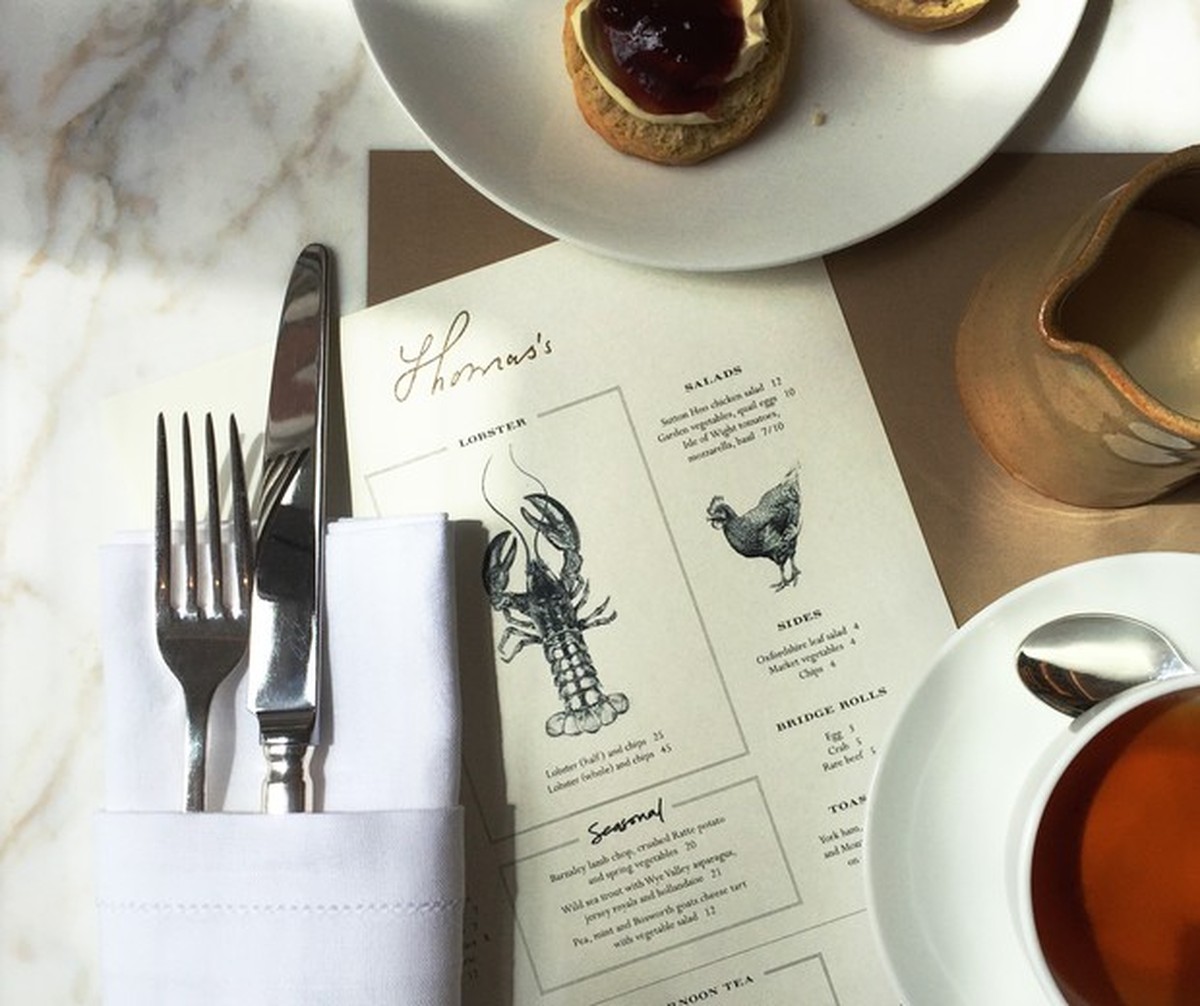 Burberry inaugura café na flagship store de Londres