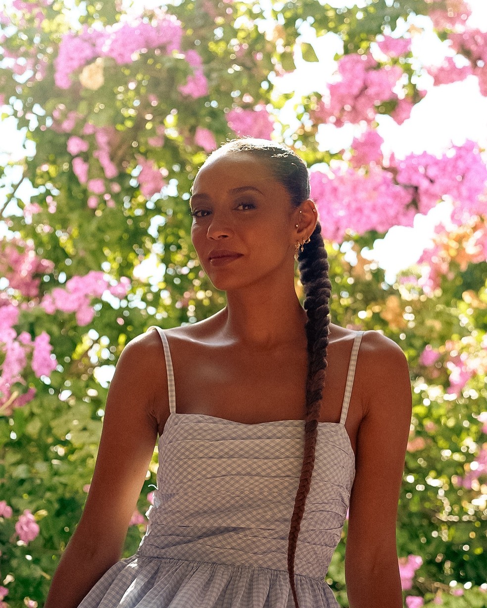 Taís Araújo esbanja beleza em novos cliques