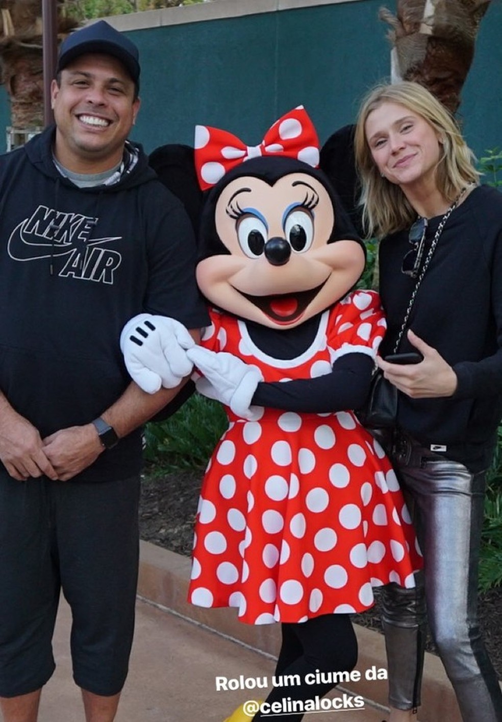 Na Disney, Ronaldo posa com Minnie Mouse e Celina Locks brinca sobre ...