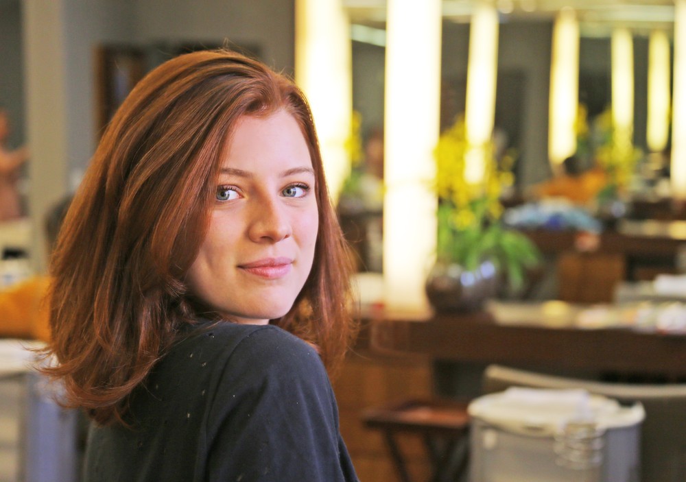 Giulia Gayoso faz transformação radical nos cabelos