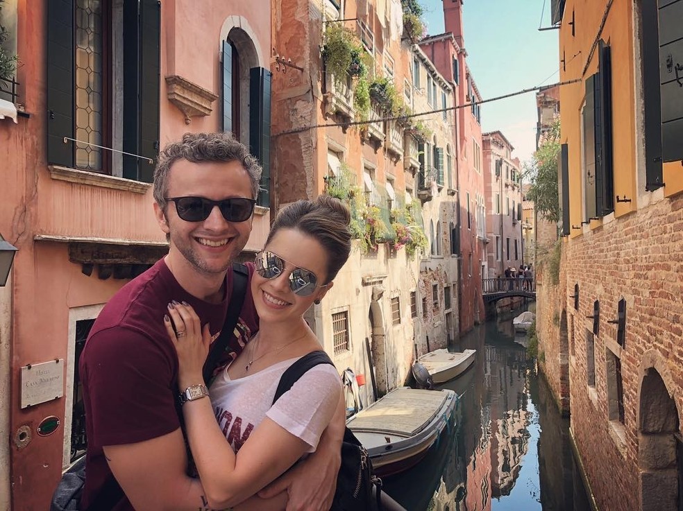 Sandy celebra 10 anos de casada na Itália: 'Sensacional'