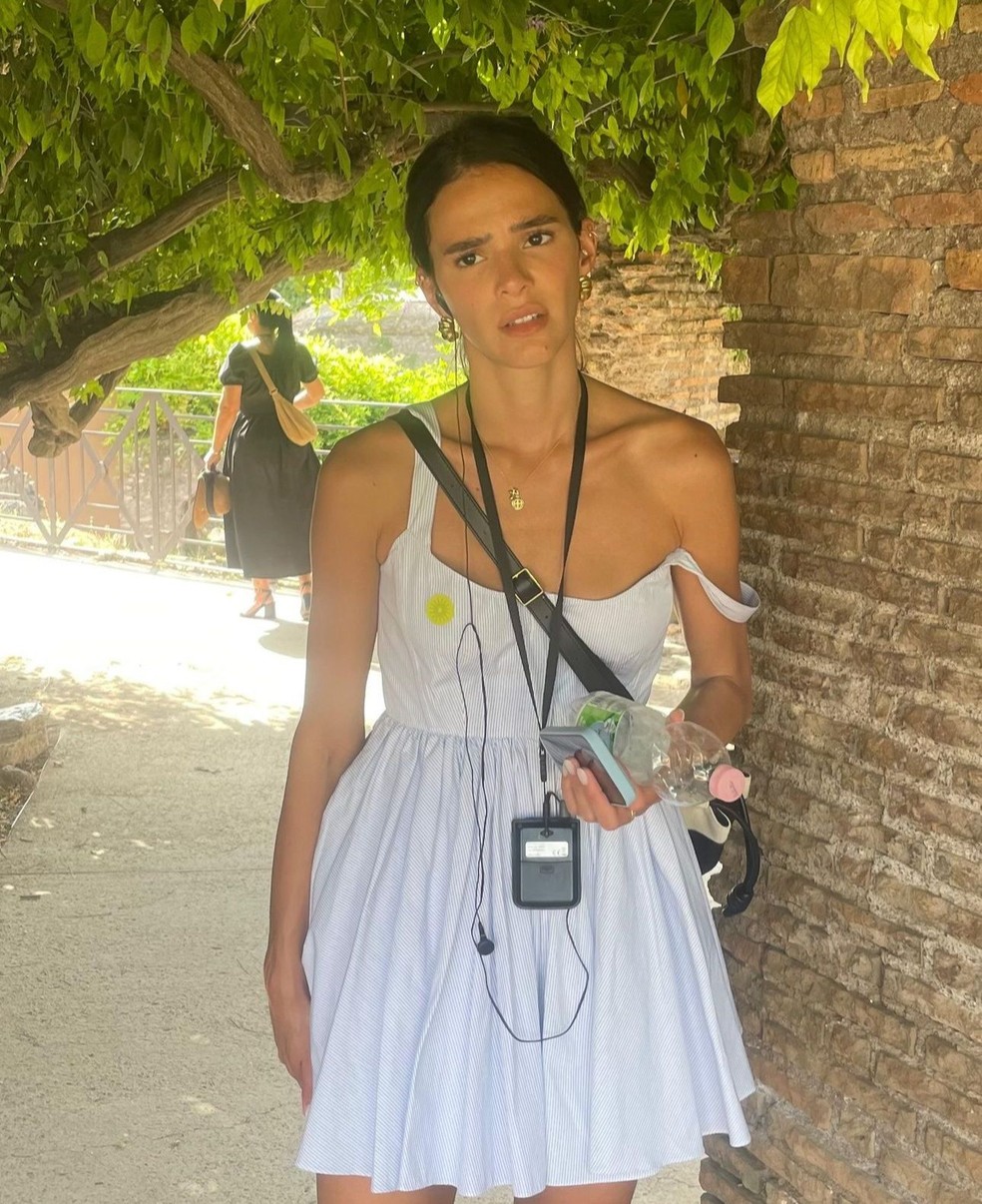 Bruna Marquezine abre álbum de viagem em família para Itália