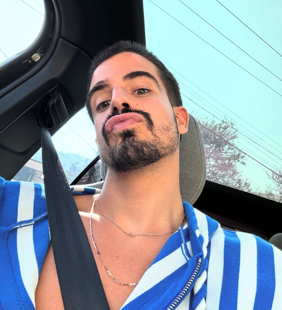 Enzo Celulari faz charme em novos cliques