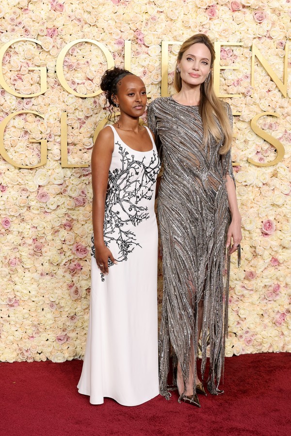 Globo de Ouro 2025: Angelina Jolie surge no tapete vermelho ao lado da ...