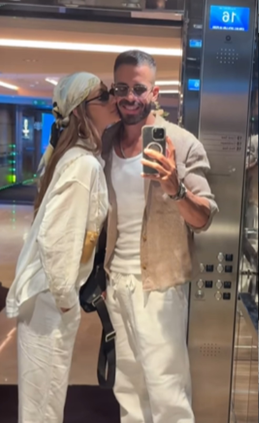 Mari Gonzalez e Pipo Marques exibem momento romântico nas redes sociais