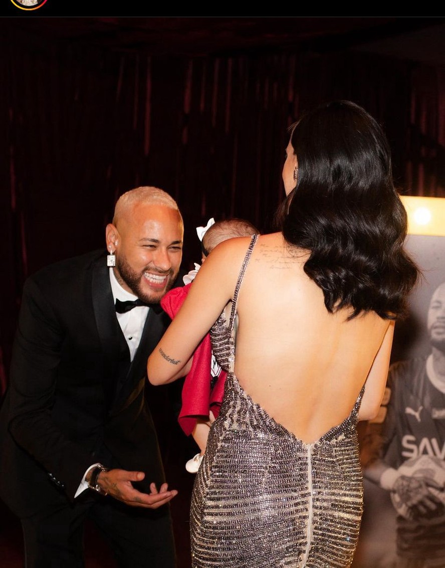 Neymar mostra momento fofo com Mavie e Bruna Biancardi