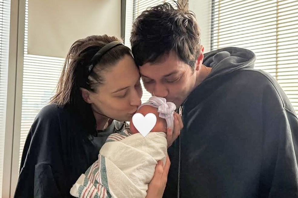 Pete Davidson e Elsie Hewitt celebram a chegada da filha