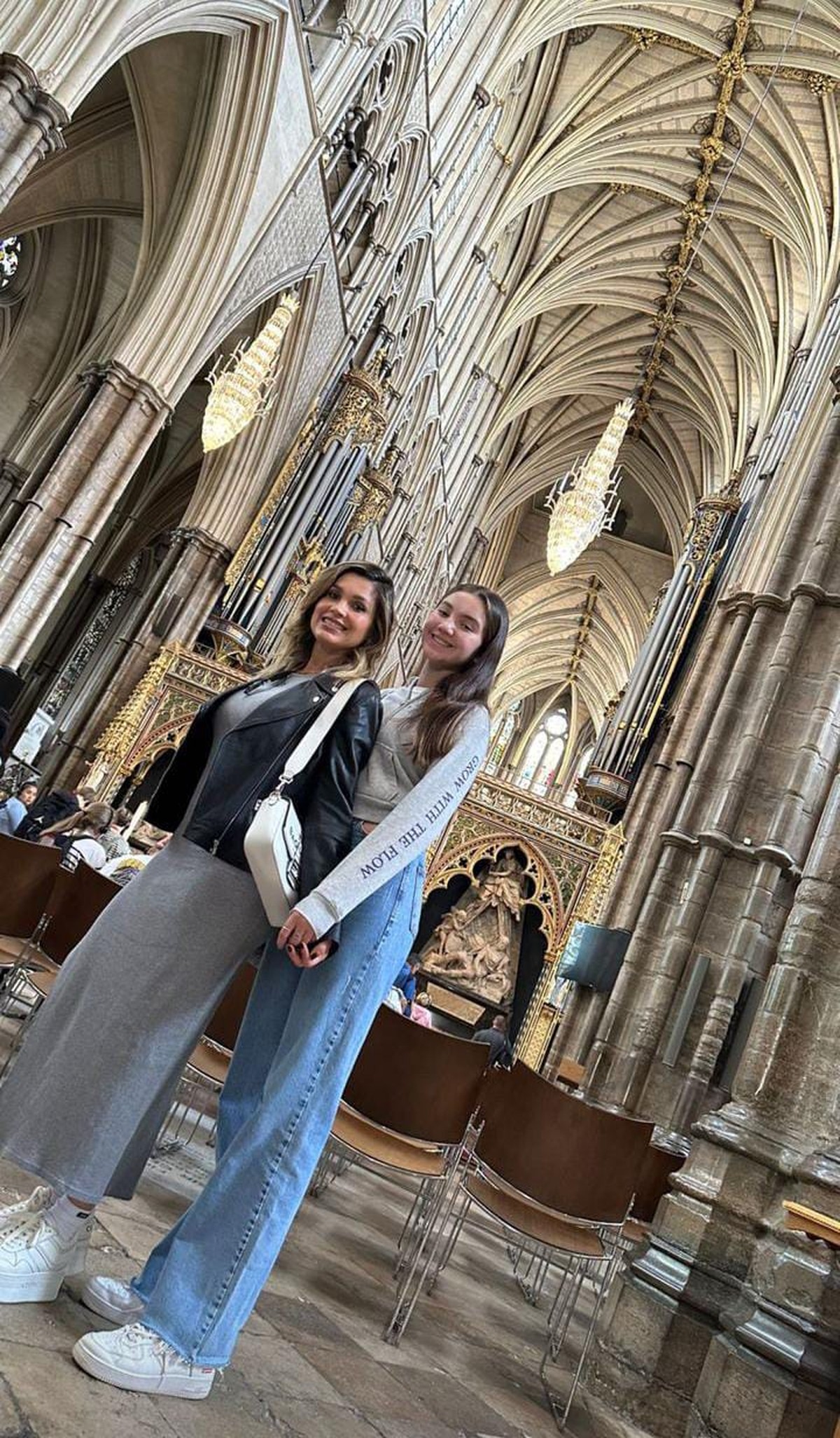 Após Itália, Flávia Alessandra passeia por Londres com a família