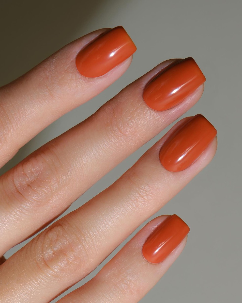 8 cores de unha que vão bombar no outono 2024