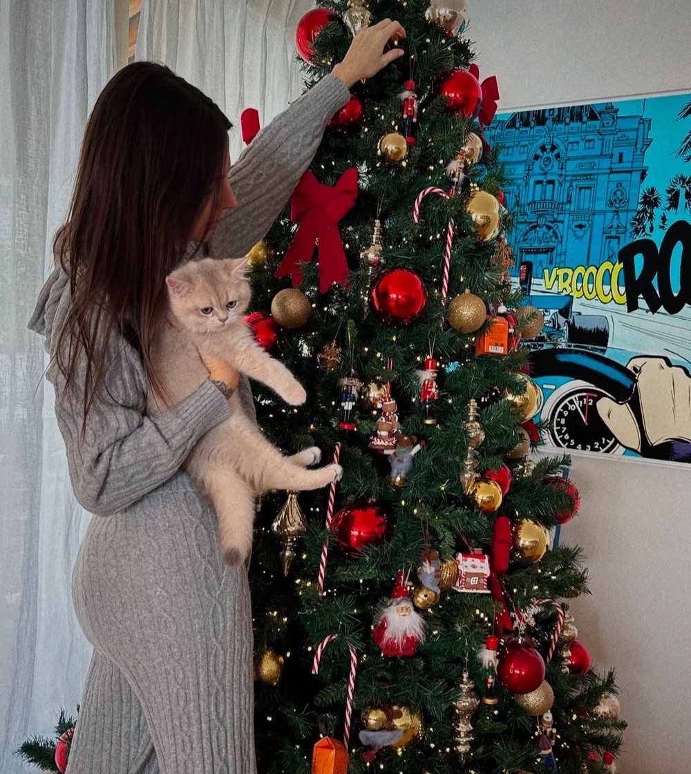 Kelly Piquet exibe decoração de Natal em sua casa