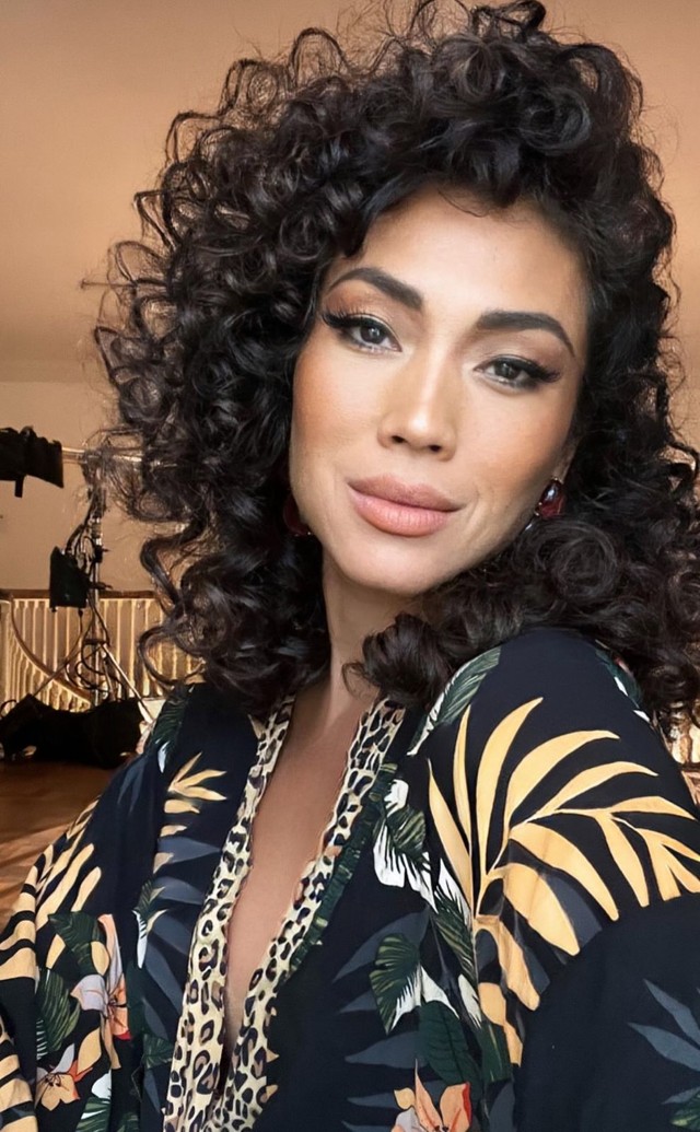Danni Suzuki esbanja beleza em novos cliques