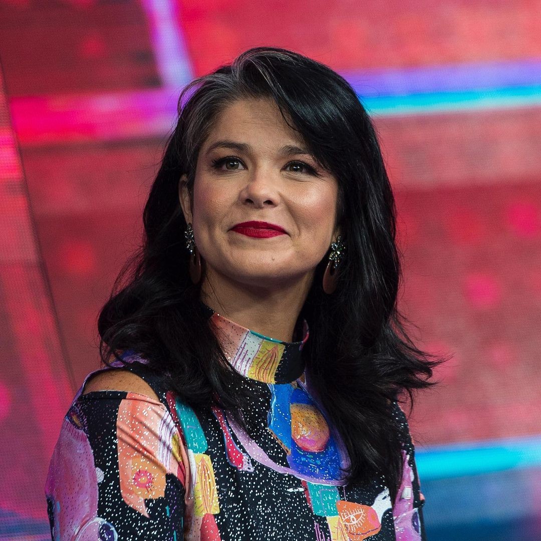 Samara Felippo abandona os fios grisalhos e exibe novo visual