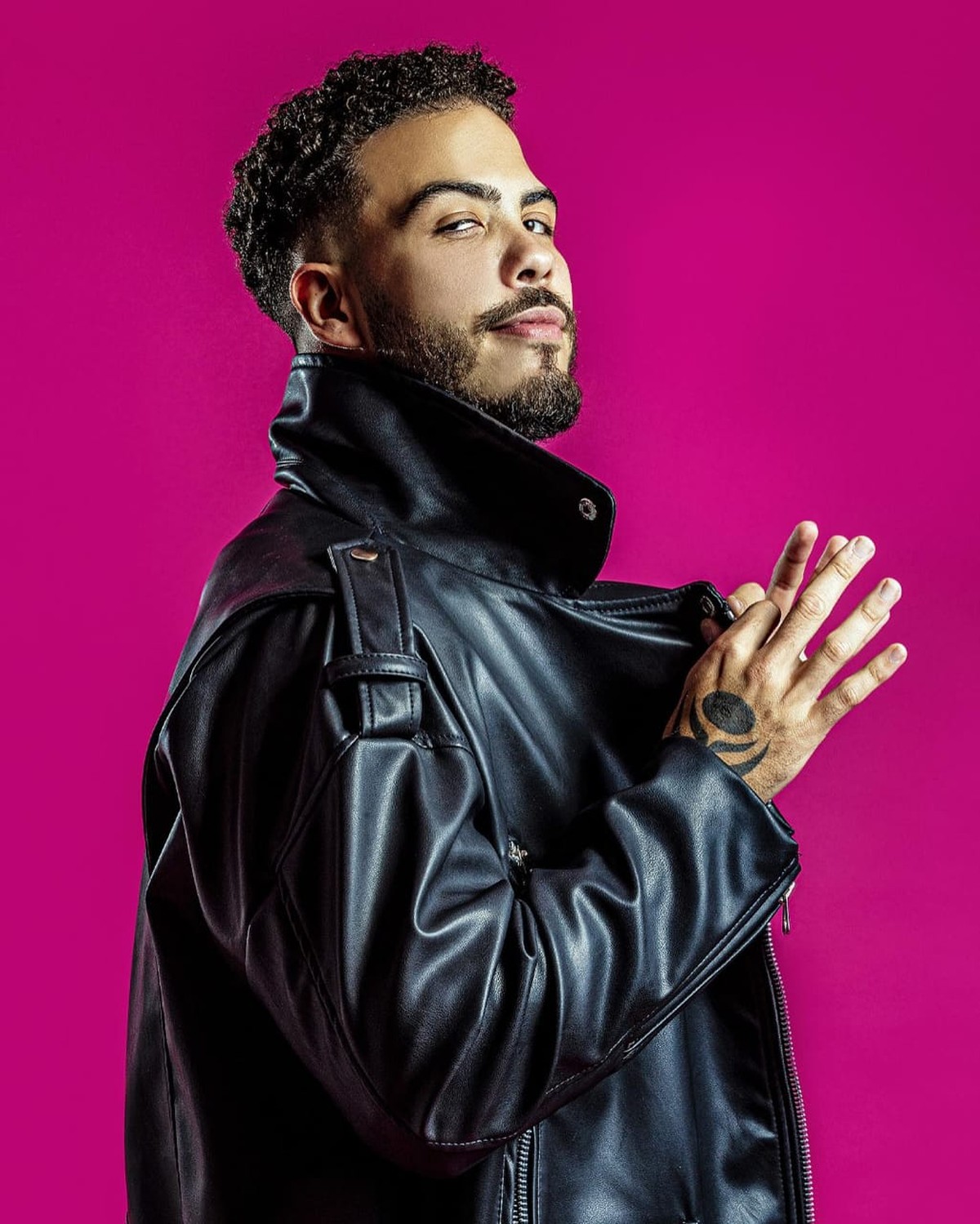 Ronald esbanja charme e estilo em cliques encantadores