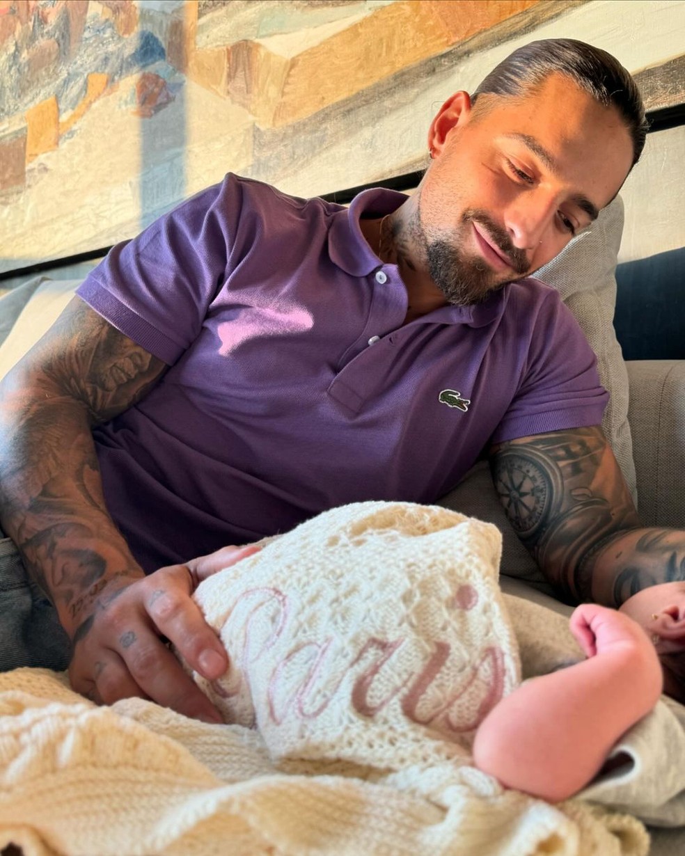Maluma encanta seguidores ao posar com filha recém-nascida: 'Meus ...