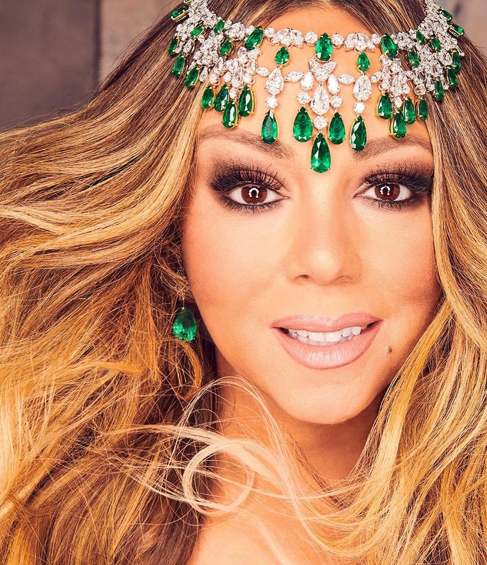 Mariah Carey comemora recorde musical em capa de revista e Anitta ...
