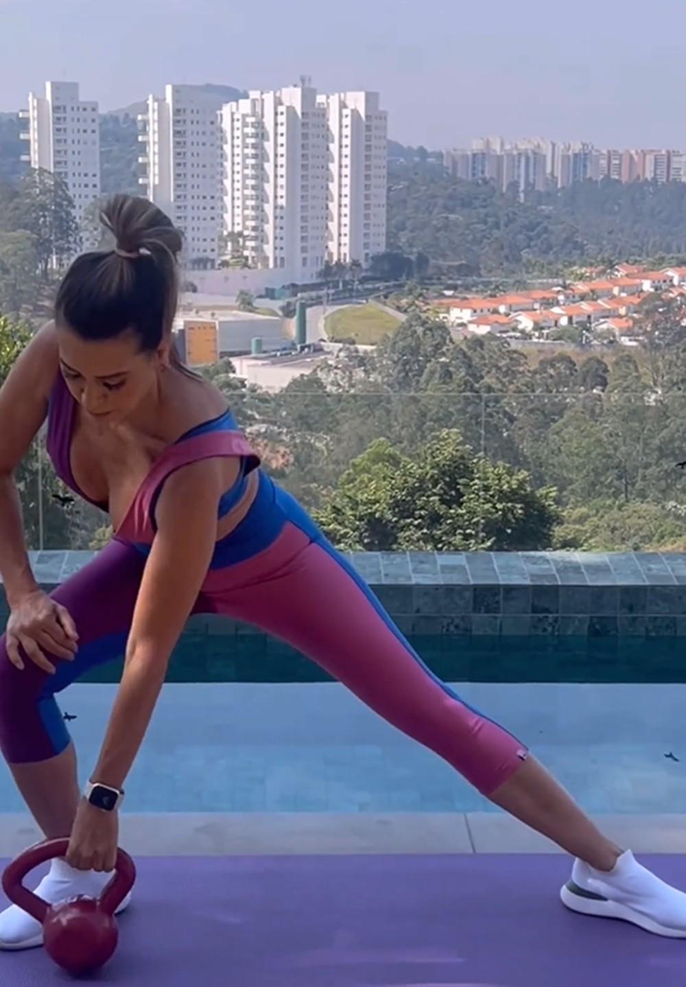 Solange Frazão posa de biquíni e ressalta a importância da disciplina ...