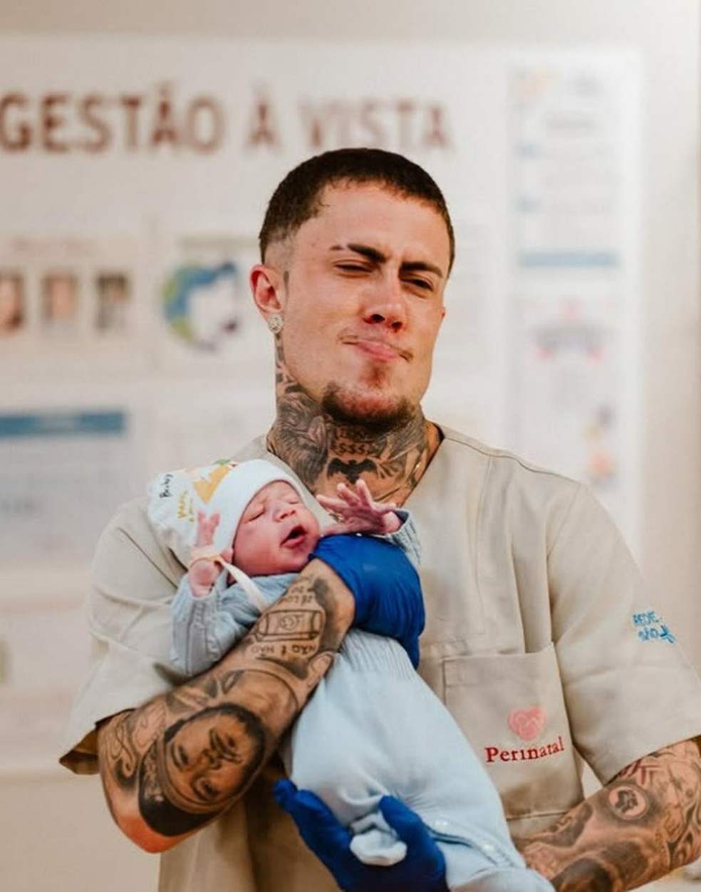 MC Daniel mostra momento carinhoso do filho com o bisavô