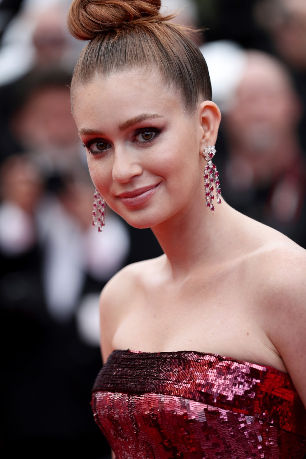 Monocromáticas: famosas combinam joias com os looks em Cannes