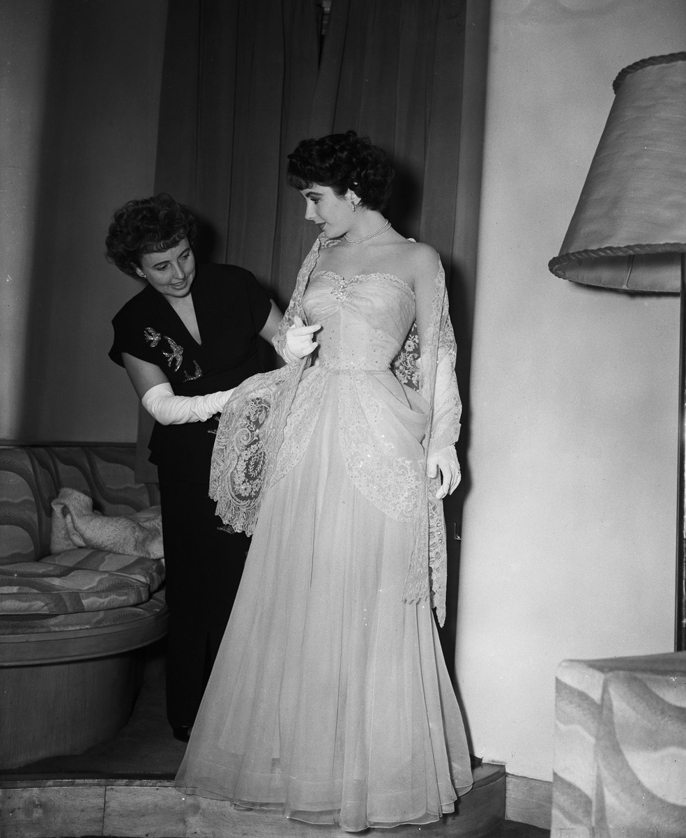 Exposição em Londres traz série de fotos inéditas da diva Elizabeth Taylor