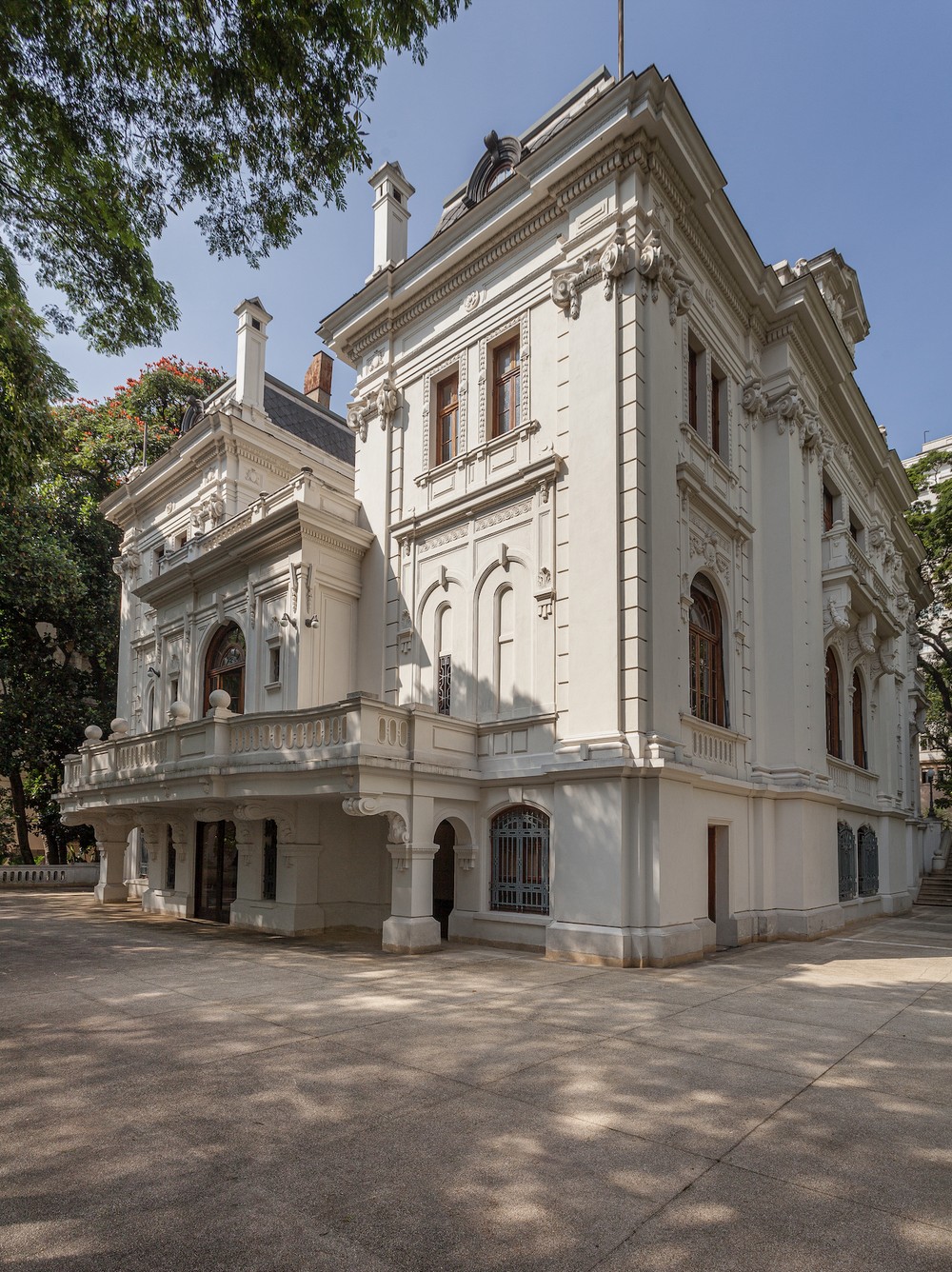 Após uma década de reforma, palacete histórico é reaberto em ...