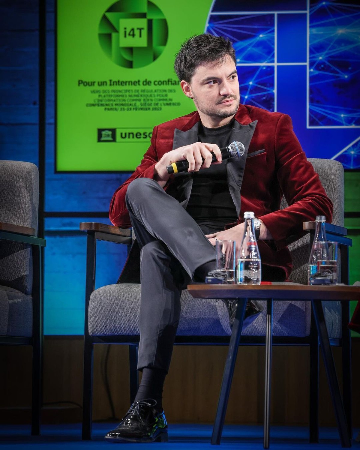 Felipe Neto defende regulamentação das plataformas digitais em evento ...