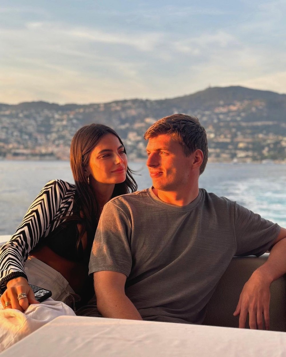 Kelly Piquet abre álbum das comemorações de aniversário de Max Verstappen