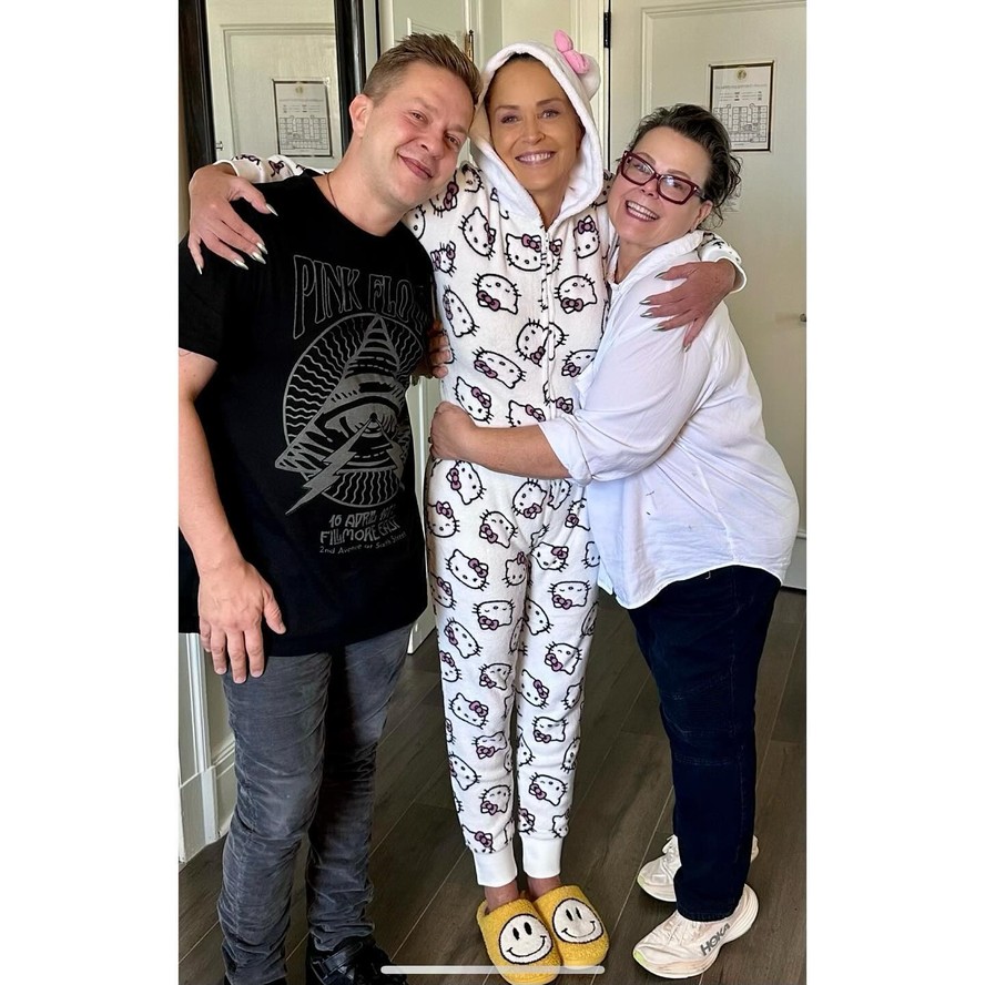 Sharon Stone causa furor em seguidores ao surgir de pijama da Hello ...