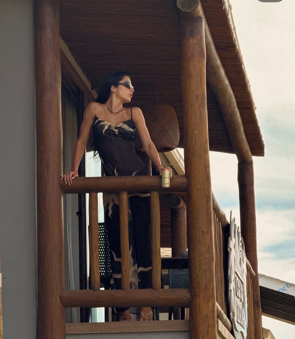 Jade Picon exibe novos cliques em Fernando de Noronha