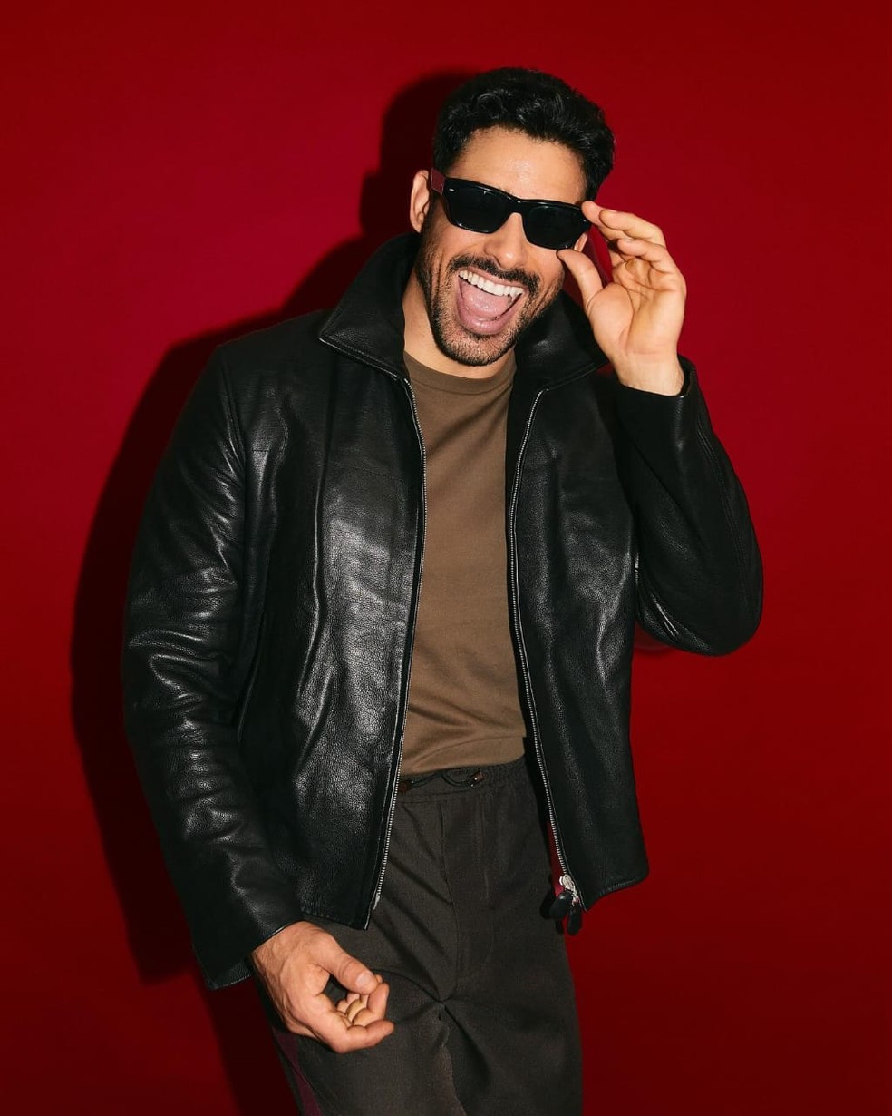 Cauã Reymond para a web com novo ensaio fotográfico