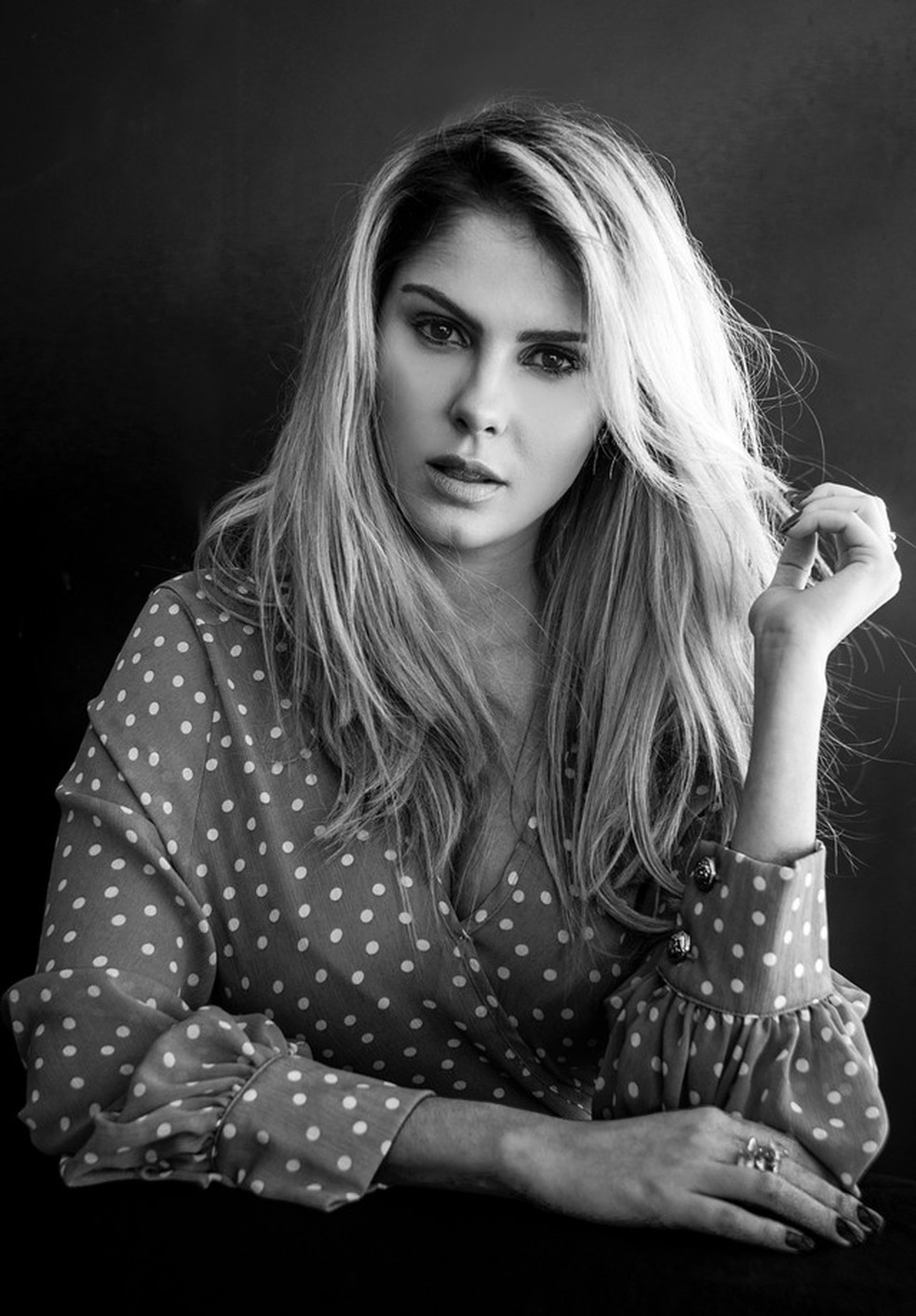Bárbara Evans exibe porção modelo em ensaio exclusivo