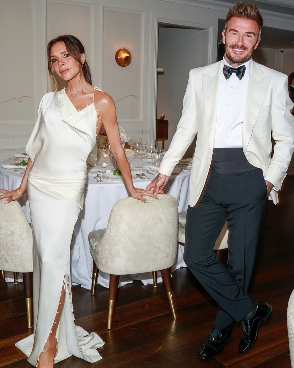 Victoria Beckham abre álbum de fotos do aniversário de 50 anos de David ...
