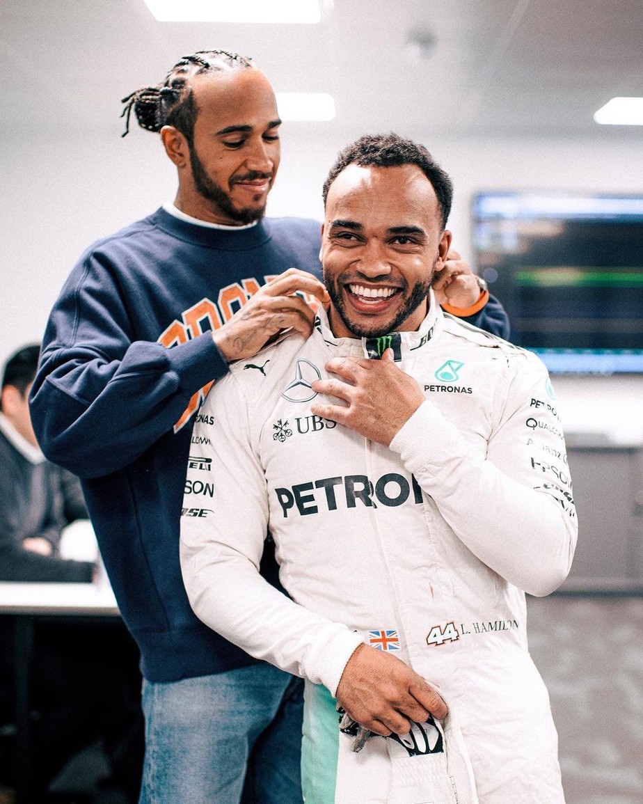 Lewis Hamilton realiza sonho do irmão com paralisia cerebral de dirigir ...