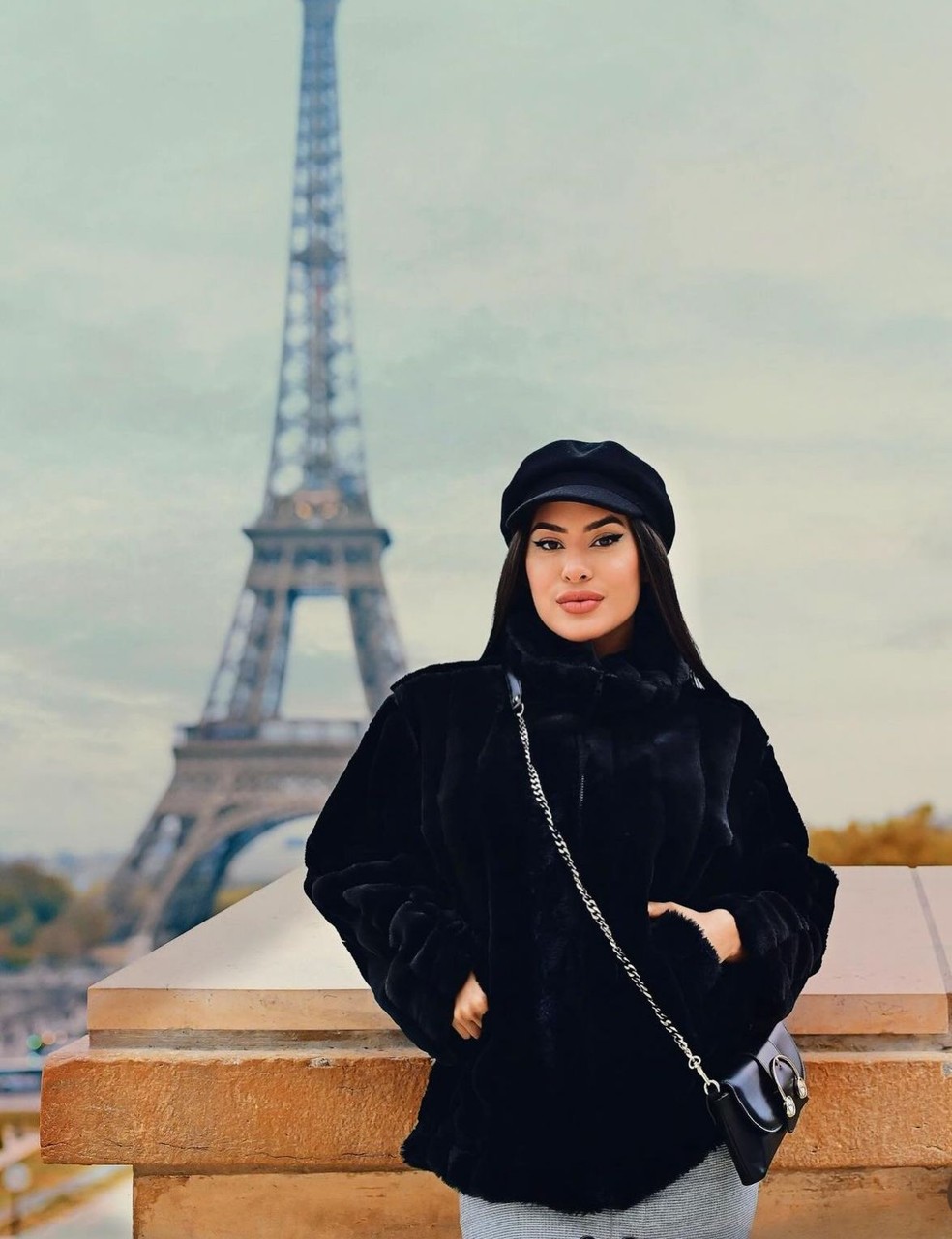 Isabelle Nogueira exibe novos registros de viagem à Paris