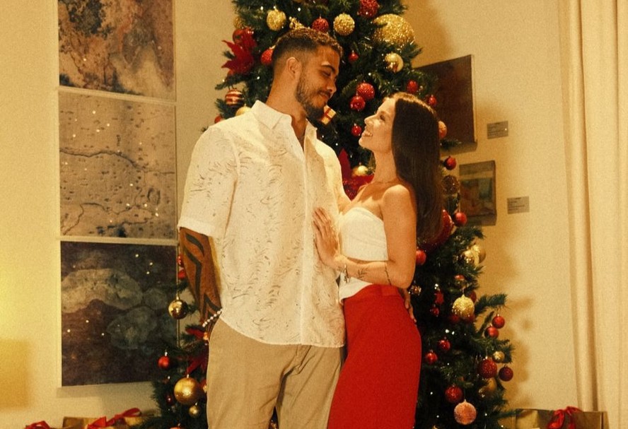 Ronald se derrete por namorada: 'A mais linda'