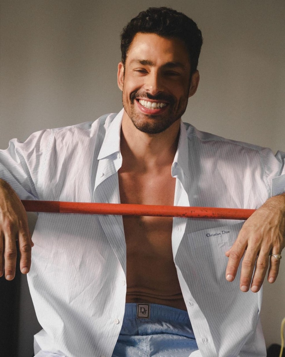 Cauã Reymond para a web com novo ensaio fotográfico