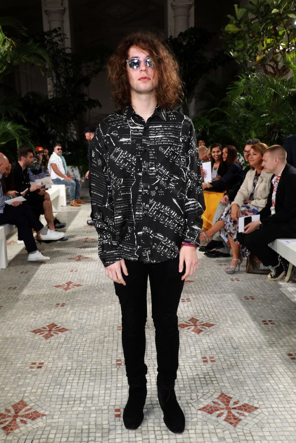 Lucas Jagger surge na Semana de Moda de Paris junto com filho de Pierce ...