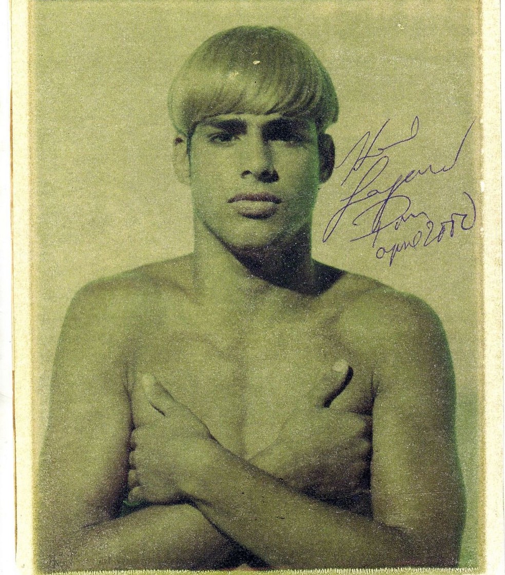 Cauã Reymond para a web com cliques em dia de TBT