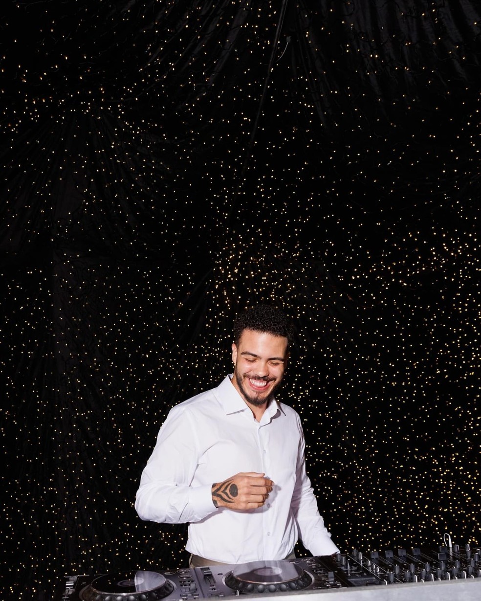 Ronald relembra apresentação no casamento de Ronaldo e Celina Locks