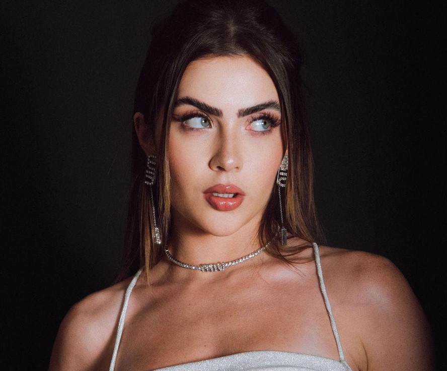 Jade Picon exibe look glow e ganha elogios: 'Deusa'