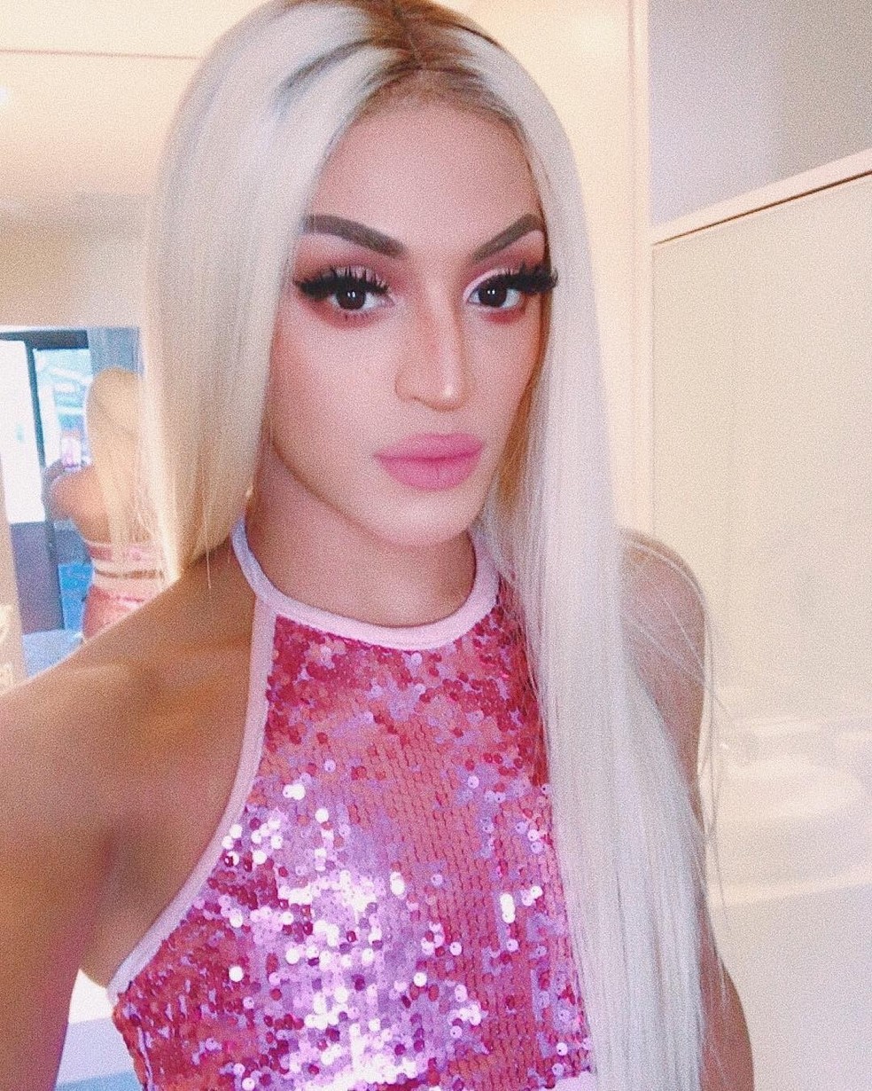 Pabllo Vittar é comparada a Barbie em nova selfie