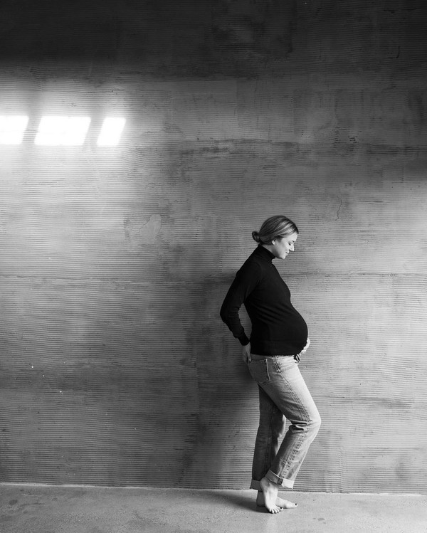 Emily VanCamp, estrela de 'Revenge', anuncia segunda gravidez na web