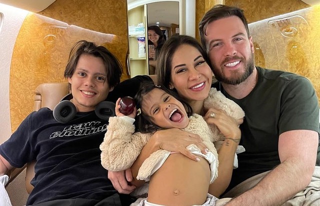 Evangélica, Maíra Cardi mostra batismo do filho