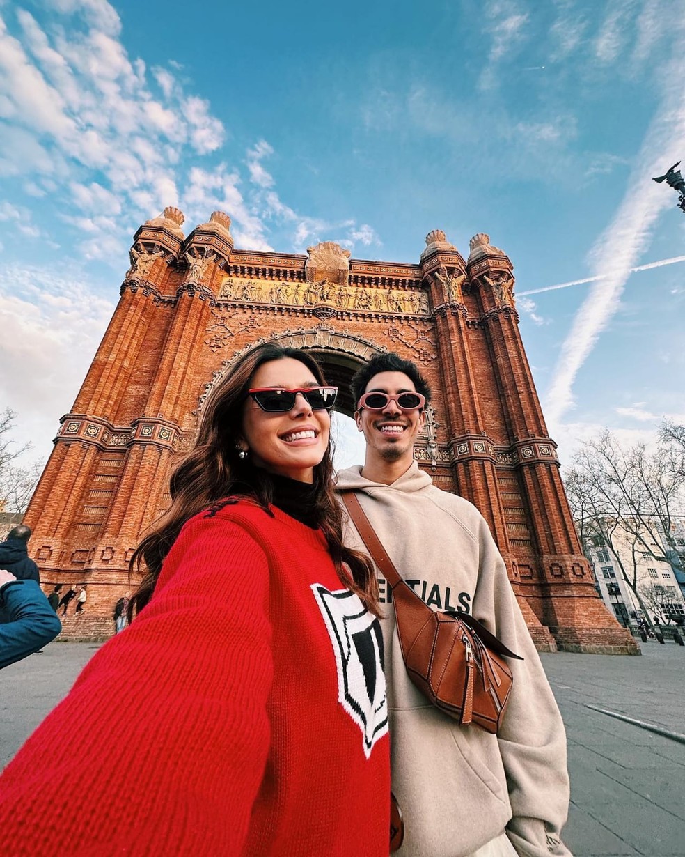 Giovanna Lancellotti abre álbum de viagem a Barcelona com Gabriel David