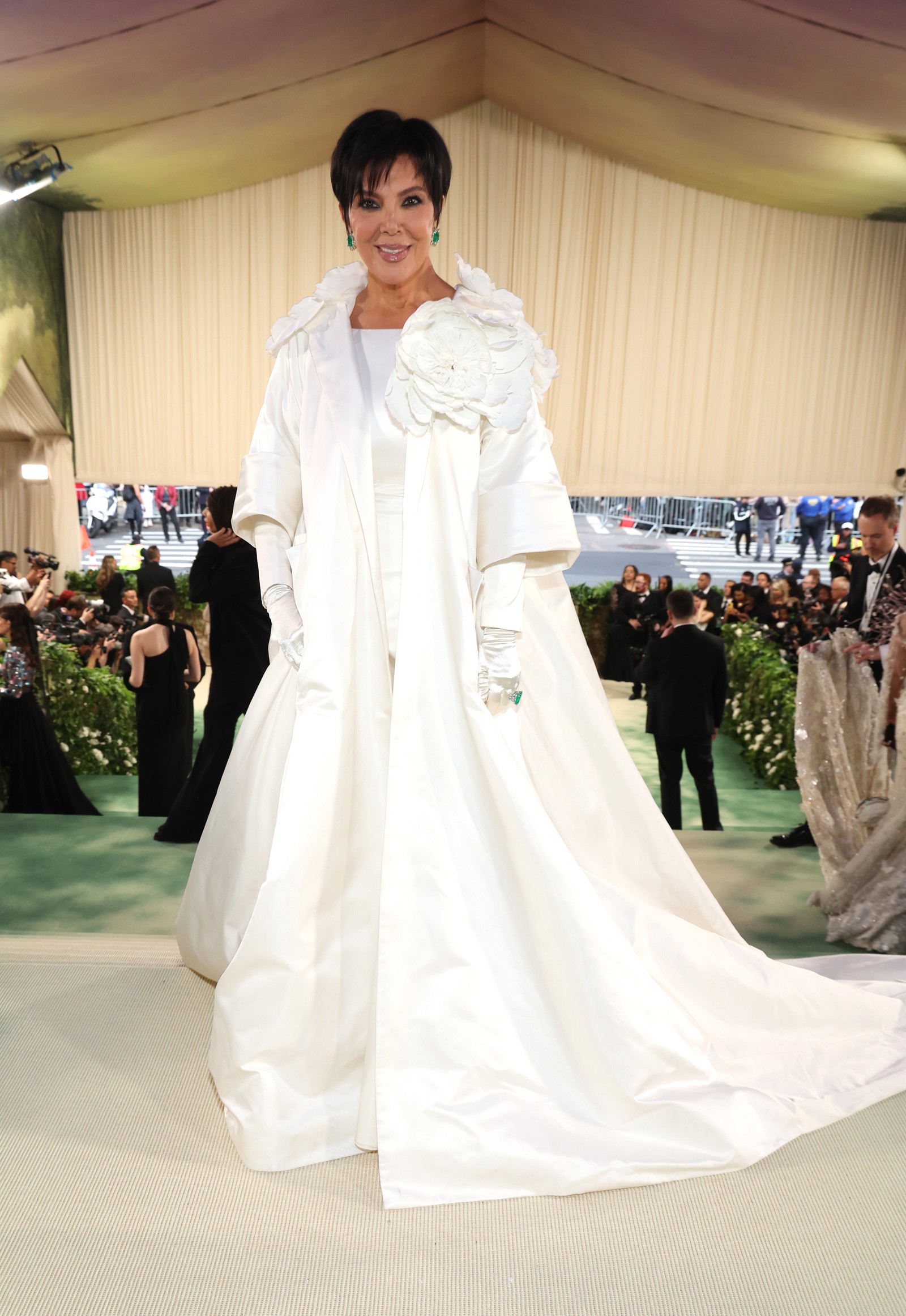 Onde assistir à transmissão ao vivo do Met Gala 2024 hoje à noite