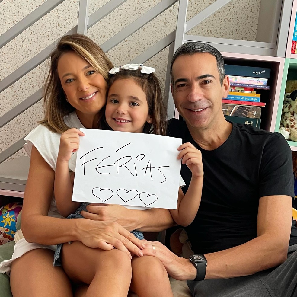 Ticiane Pinheiro curte férias em família com César Tralli e filha Manuella