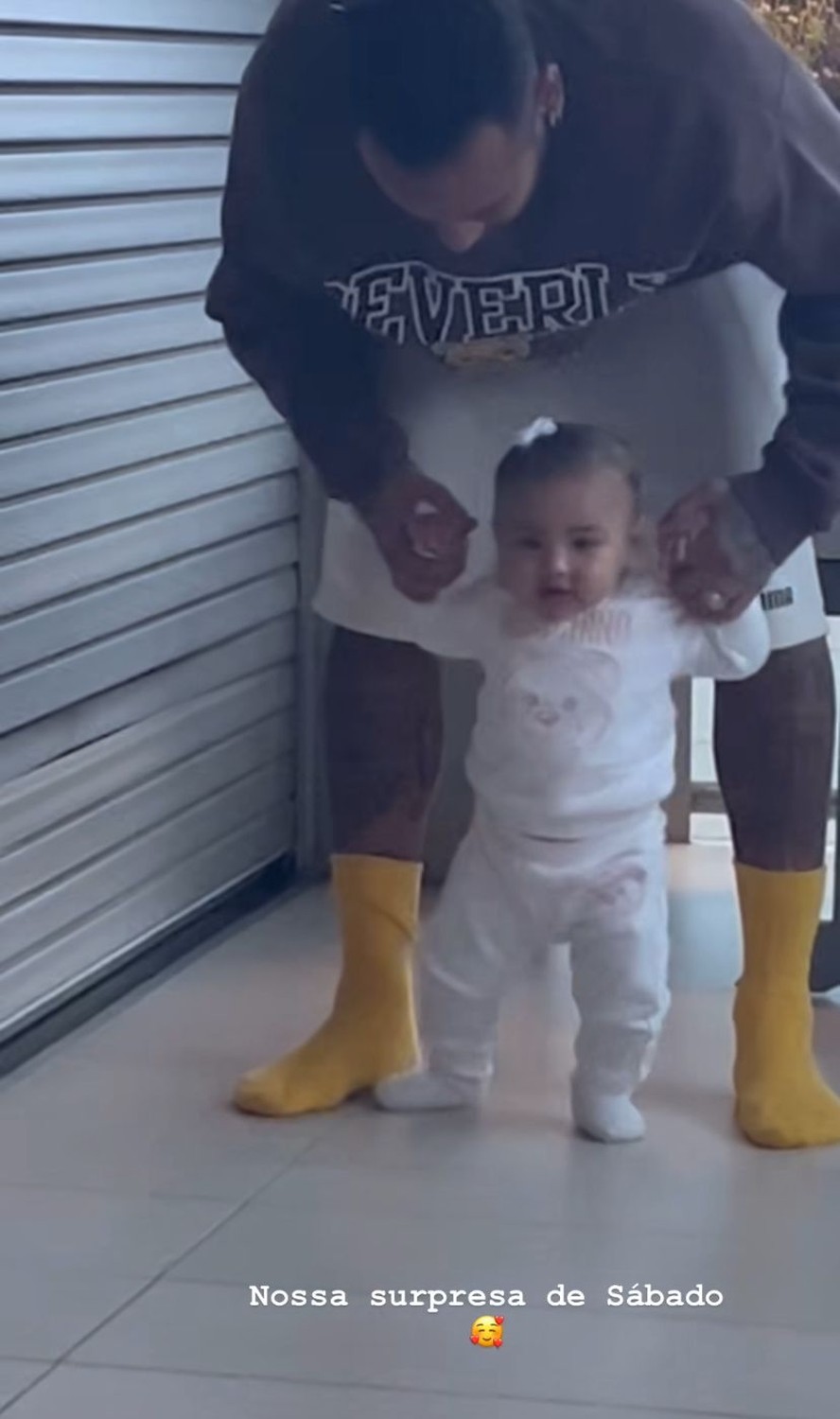 Carol Dantas se encanta com Neymar ajudando Mavi a 'correr'