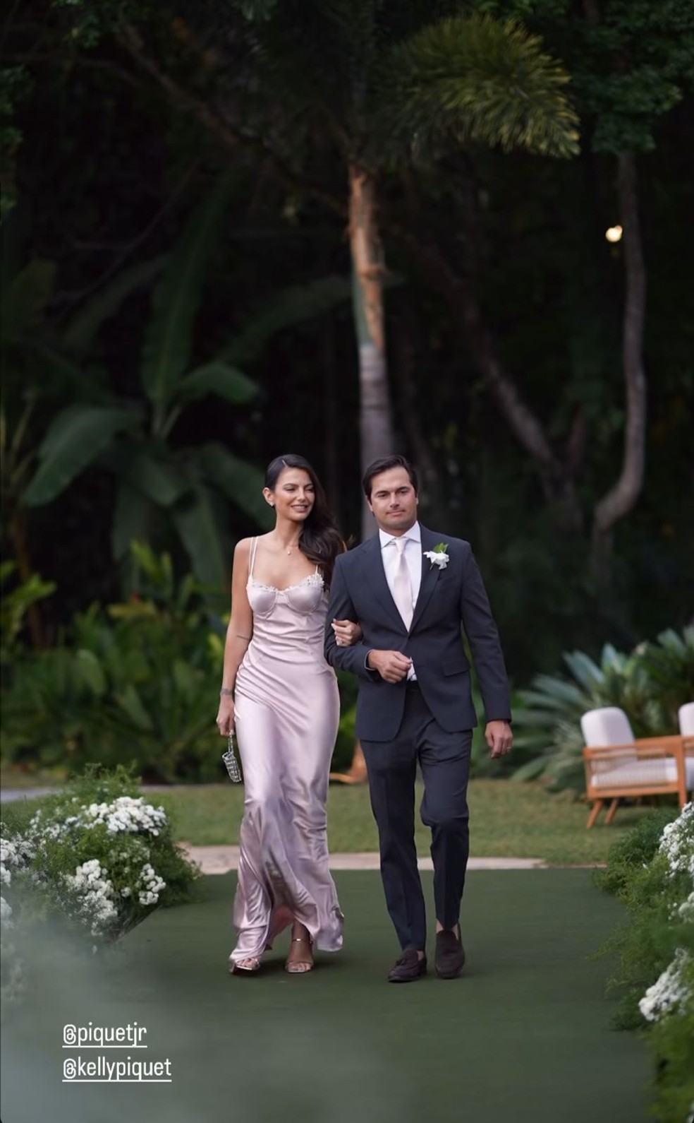 Julia Piquet se casa com o piloto mexicano Daniel Suárez, em Brasília