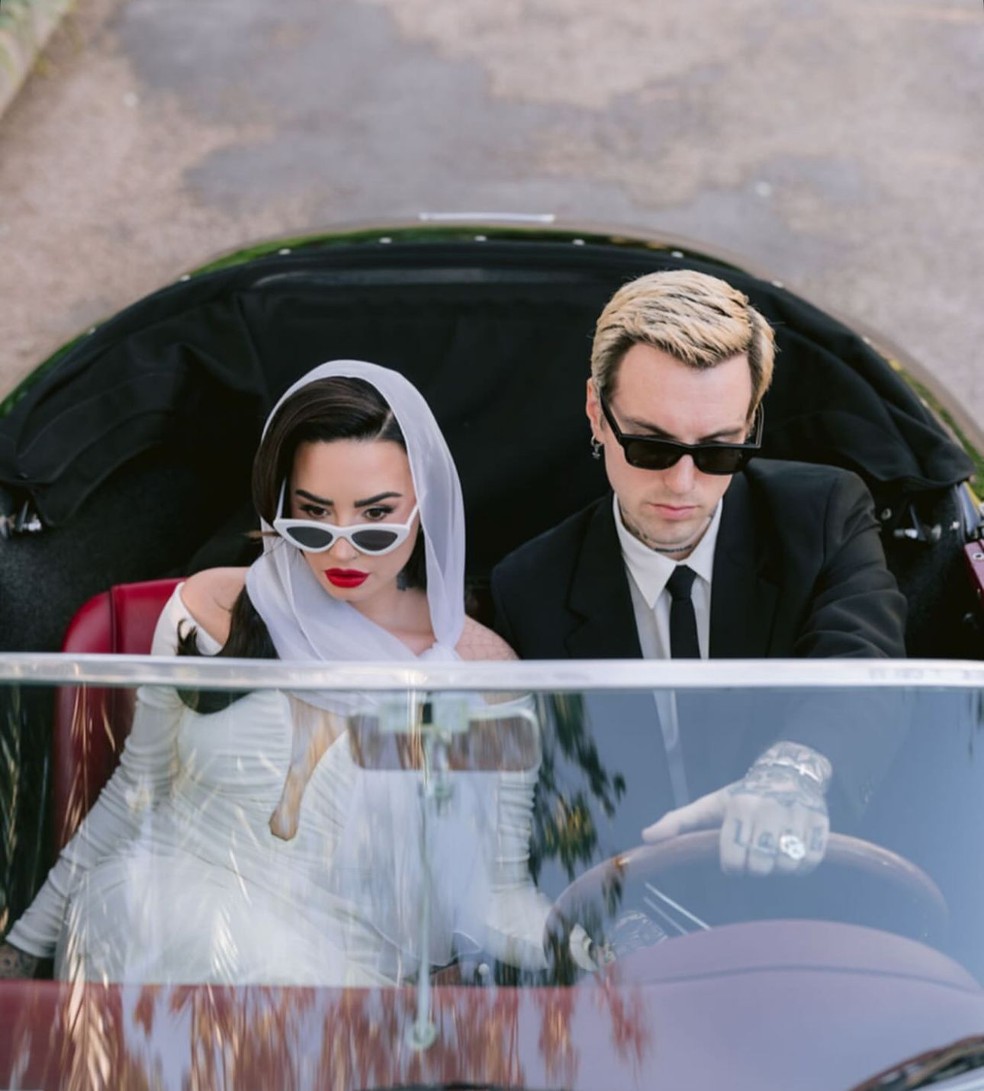 Demi Lovato exibe ensaio pre-Wedding com Jordan Lutes
