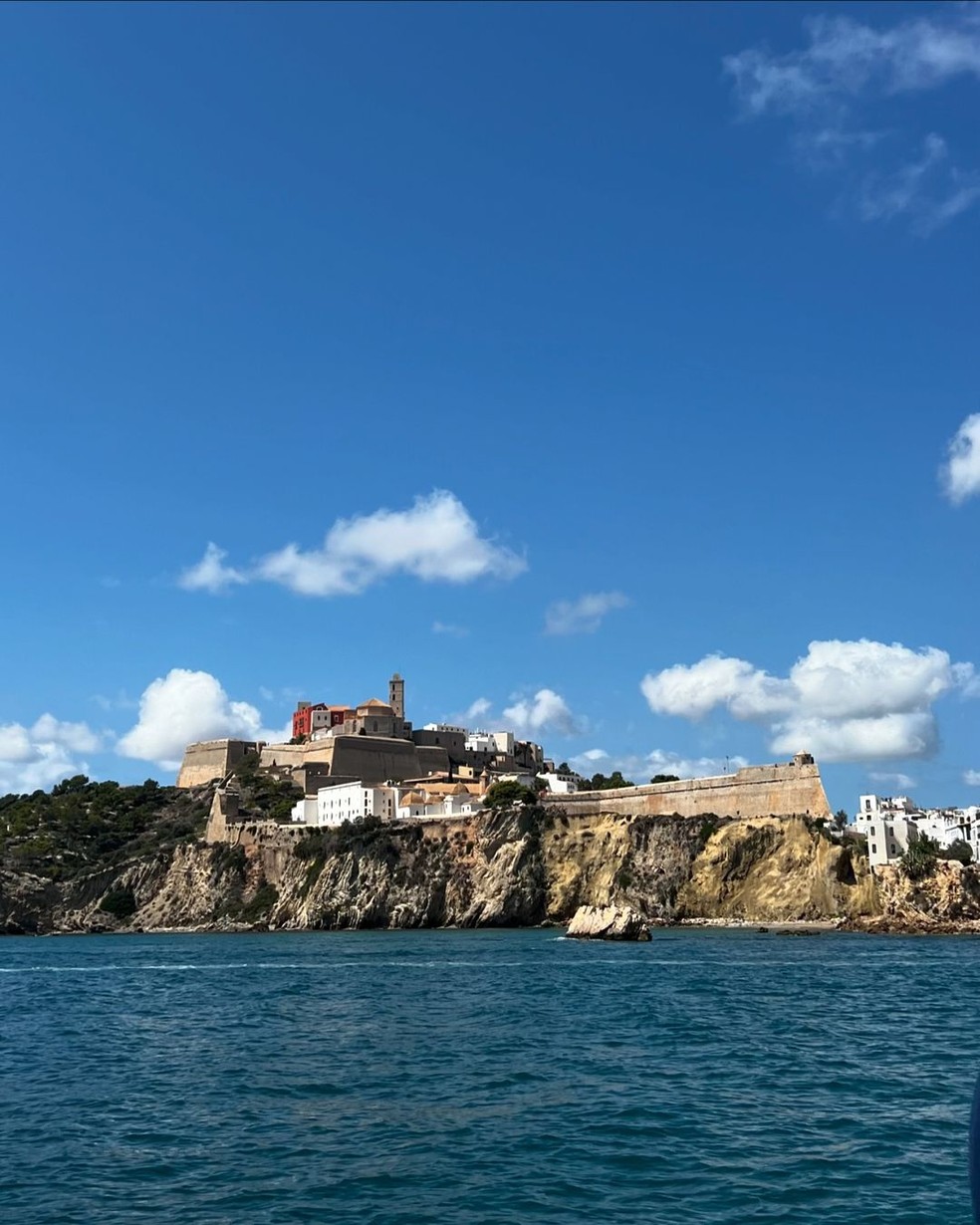 Talitha Morete abre álbum de férias em Formentera, no Mar Mediterrâneo