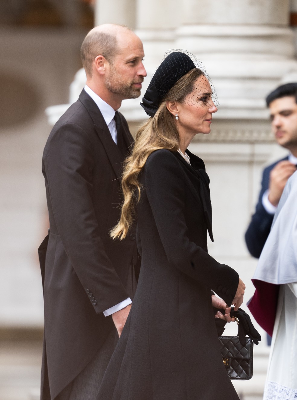 Príncipe William e Kate Middleton se juntam à família real no funeral ...
